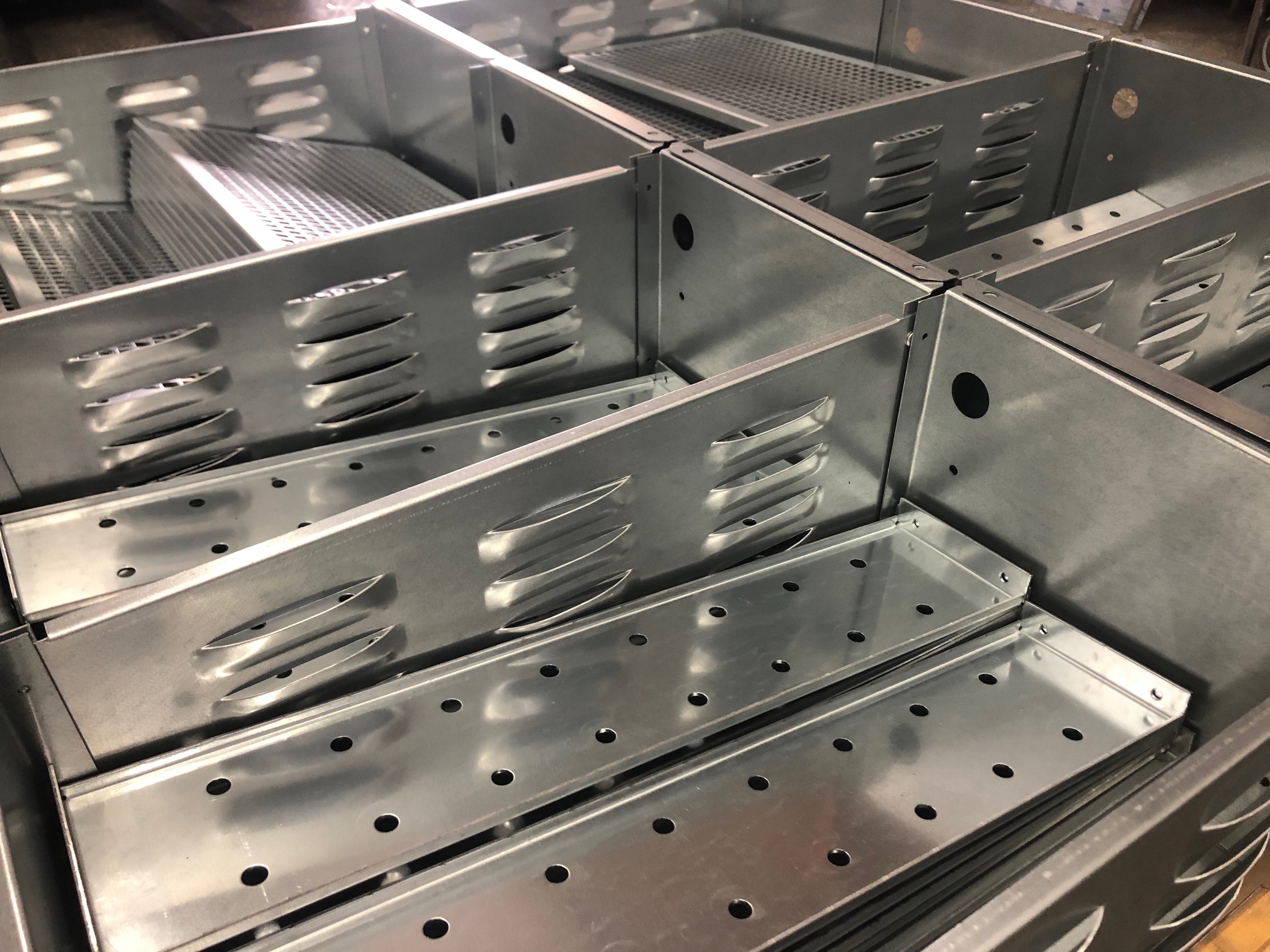 Fabricant de capot électrotechnique en métal - Tôlerie Rémond ...