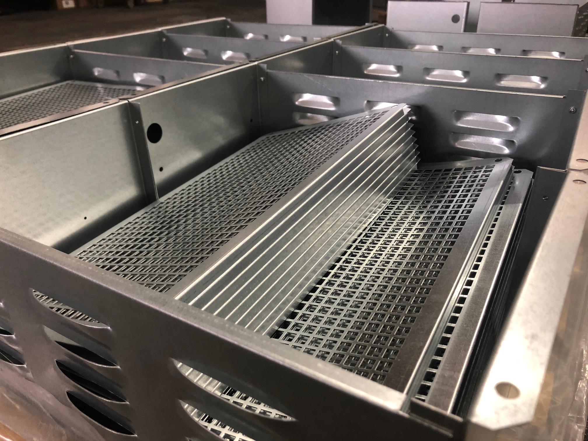 Fabricant de capot électrotechnique en métal - Tôlerie Rémond ...